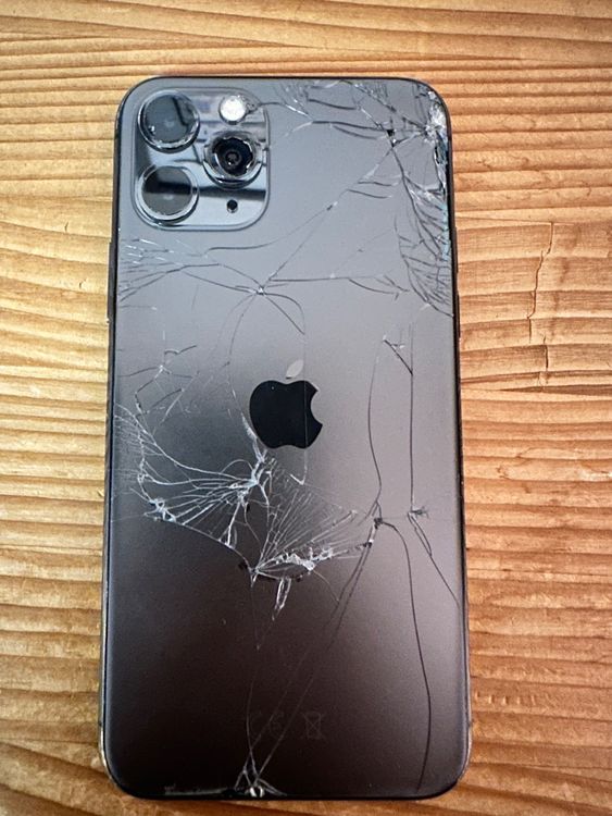 Iphone 11 Pro 256gb / Beschädigt (Defekt) in Ebmatingen für CHF 165 ...