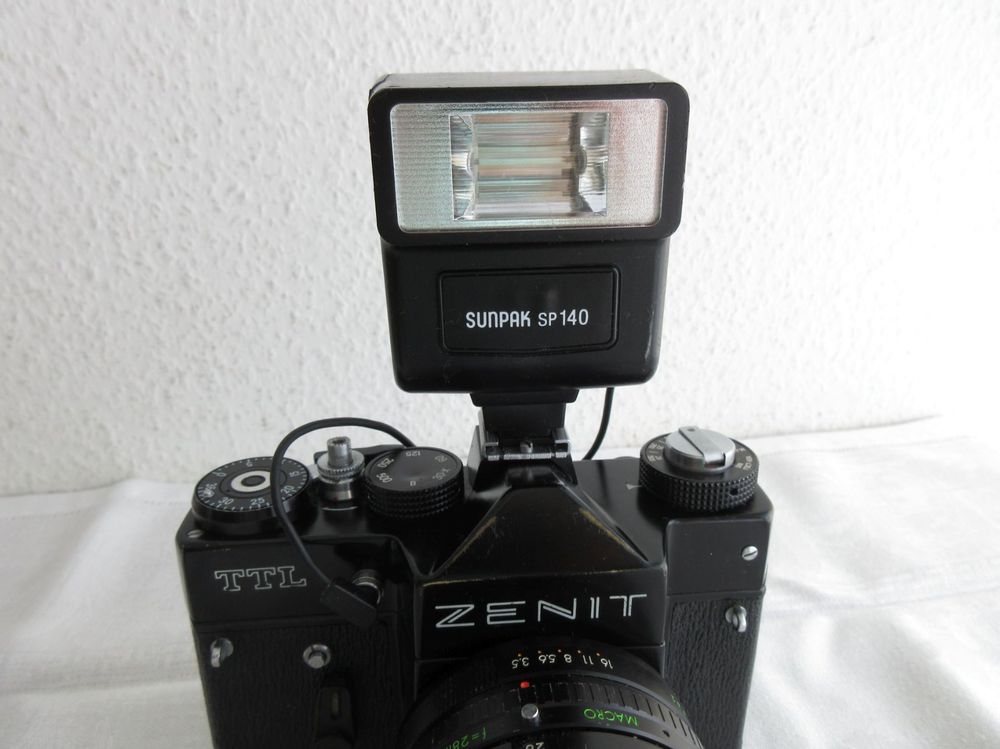Russische Kamera Zenit TTL mit Blitz und Pentacon Objektiv | Kaufen auf ...