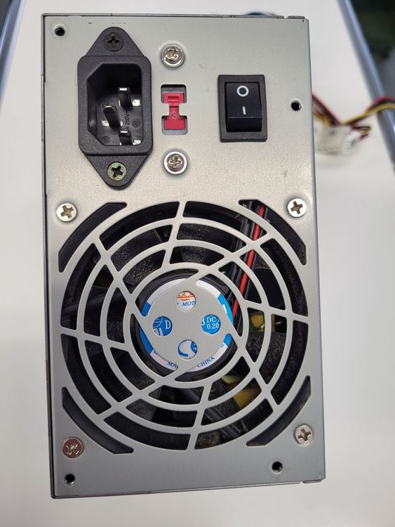 Computer Netzteil 300 Watt (Gebraucht) in Twann für CHF 1 – mit ...