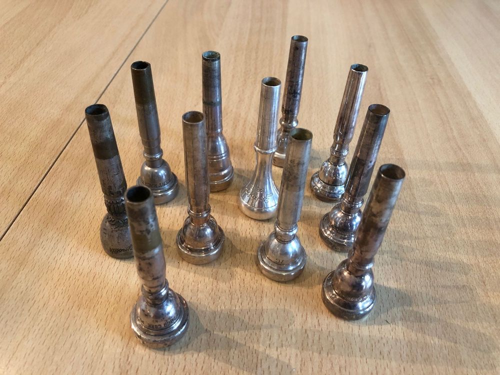 11x embouchures de trompette (types et marques différents) (Gebraucht ...
