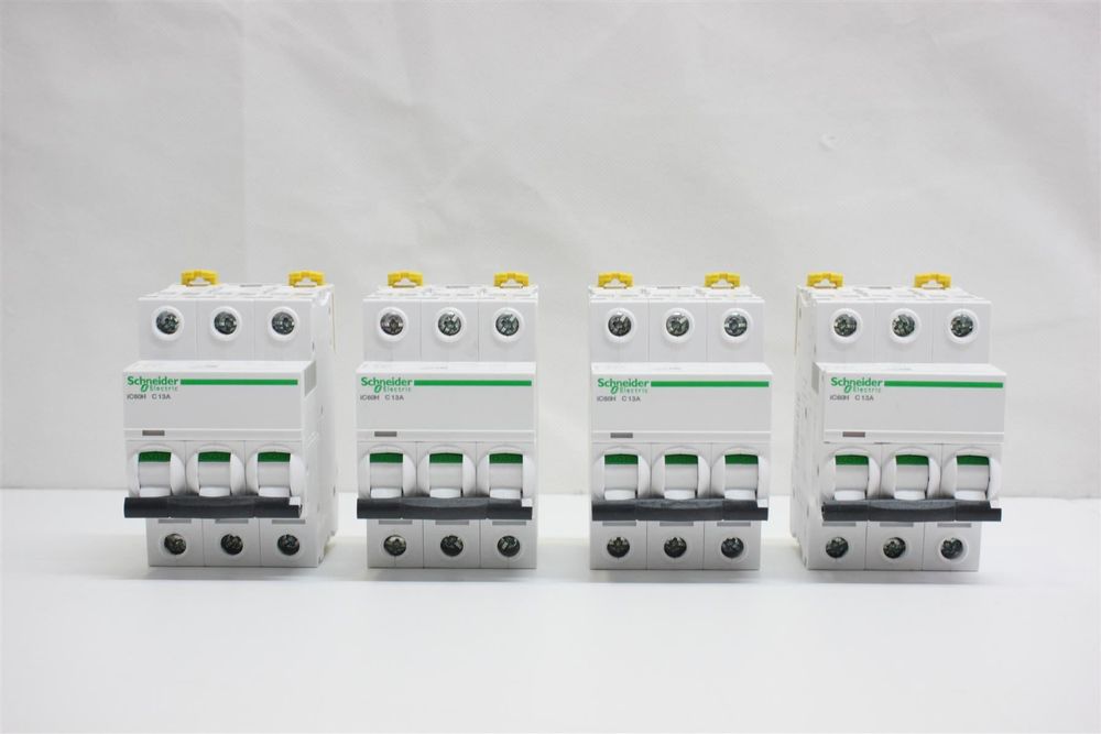 4x SCHNEIDER ELECTRIC A9F84313 (14802) | Acheter sur Ricardo