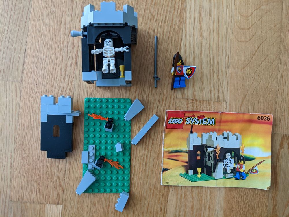 Lego Castle Royal Knights Skeleton Surprise 6036 ( 1995 ) | Kaufen auf ...