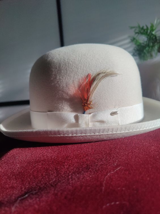 Stylish White Derby Hat - Capas Design (Neu (gemäss Beschreibung)) in ...