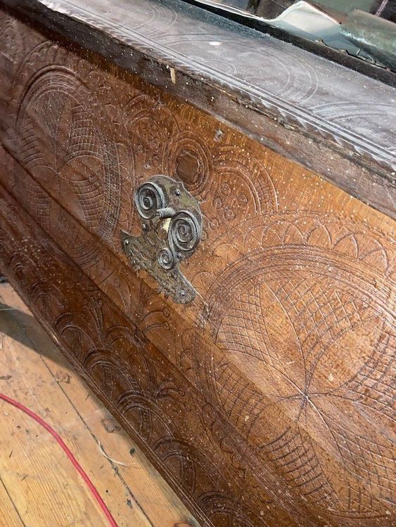 Ancien coffre en bois bahut Truhe (Gebraucht) in St-Cierges für CHF 350 – nur Abholung auf ...