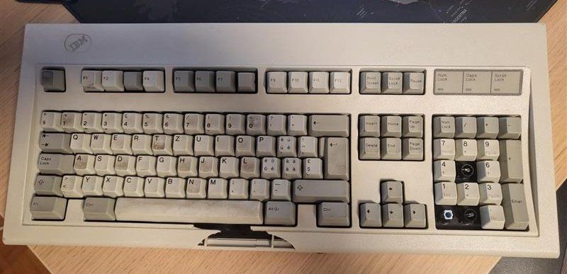 IBM Personal Computer AT/5170, 5154 und Model M (Defekt) in Dübendorf ...