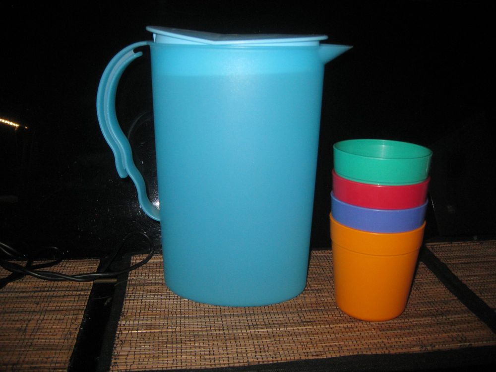 Carafe Tupperware et 4 gobelets colorés | Kaufen auf Ricardo