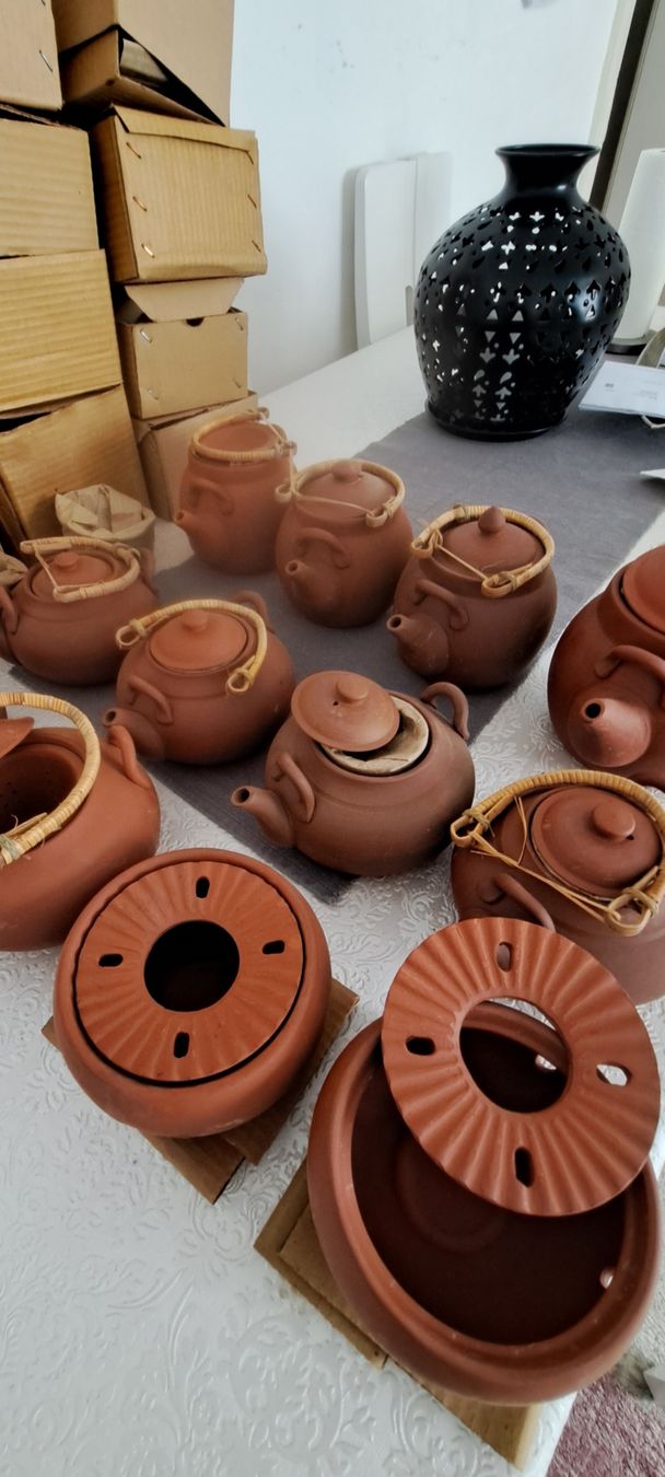 Teekannen und Krüge aus Ton. Teekannen und Kerzenhalter. Erh (Neu und ...