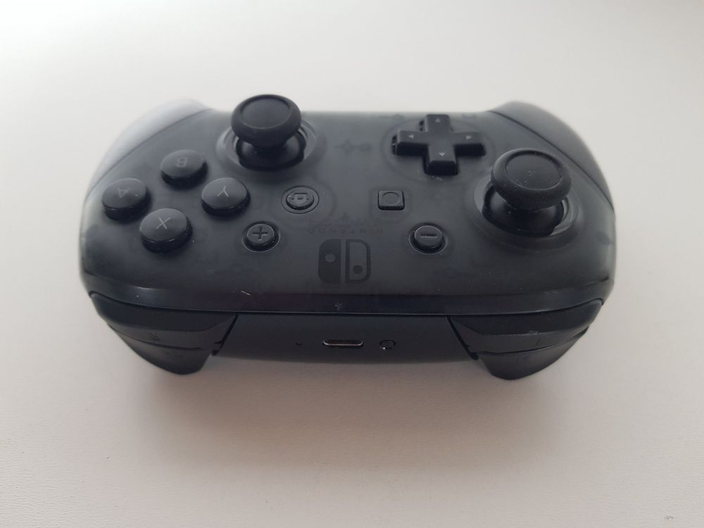 Nintendo Switch Pro Controller Schwarz - Top | Kaufen auf Ricardo
