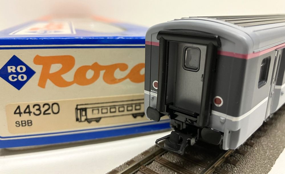 Roco 44320= Willhelm-Tell-Express SBB grau SR 611-6 (Neu (gemäss ...