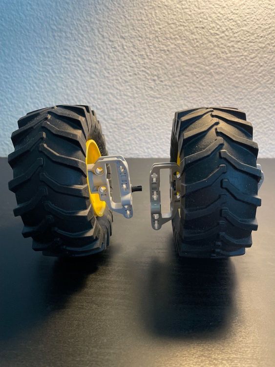 Lego Technik Traktorräder 2 Stk. (4145) (Gebraucht) in Thalwil für CHF ...