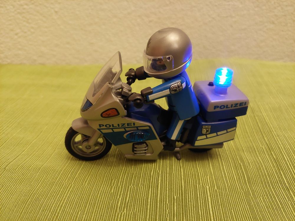 Playmobil - Polizeimotorrad mit Blinklicht (Gebraucht) in Salmsach für CHF 10 – mit Lieferung ...