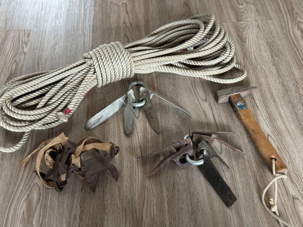 Antike Bergsteiger Ausrüstung Hacken Seil und Hammer (Gebraucht) in Buonas für CHF 120 – mit ...