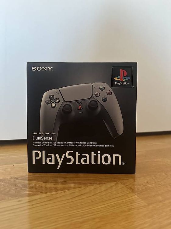 PS5 DualSense Controller 30th Anniversary Limited Edition (Neu und originalverpackt) in ...