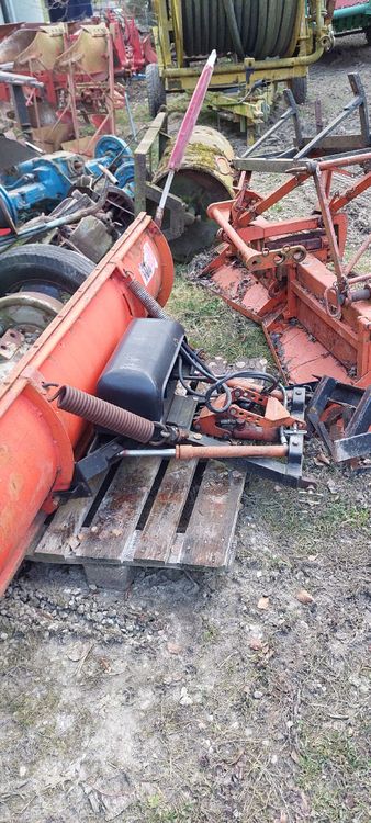 Div. Anhänger und Maschinen (Defekt) in Menznau für CHF 123456 – nur ...