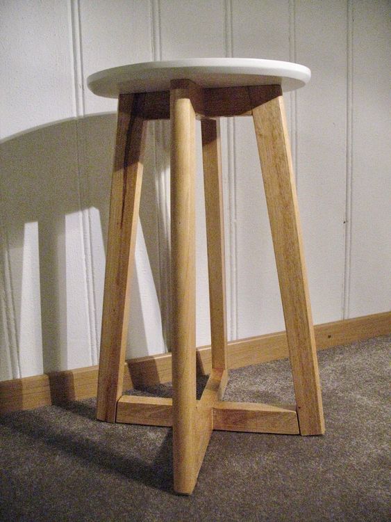 Holz Hocker Stuhl Taburett Pflanzen-Untersetzer (Gebraucht) in Wil ZH für CHF 25 – nur Abholung ...