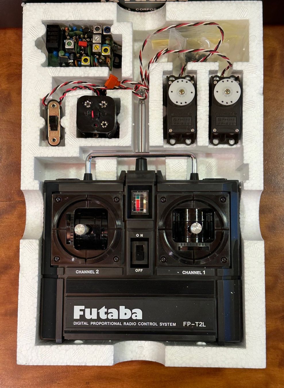 Futaba FP-T2L Digital Proportional Radio Control System (Neu (gemäss ...