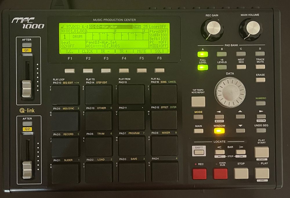 Akai MPC 1000 full option (HD) mit neuen MPCStuff-Pads! (Gebraucht) in ...