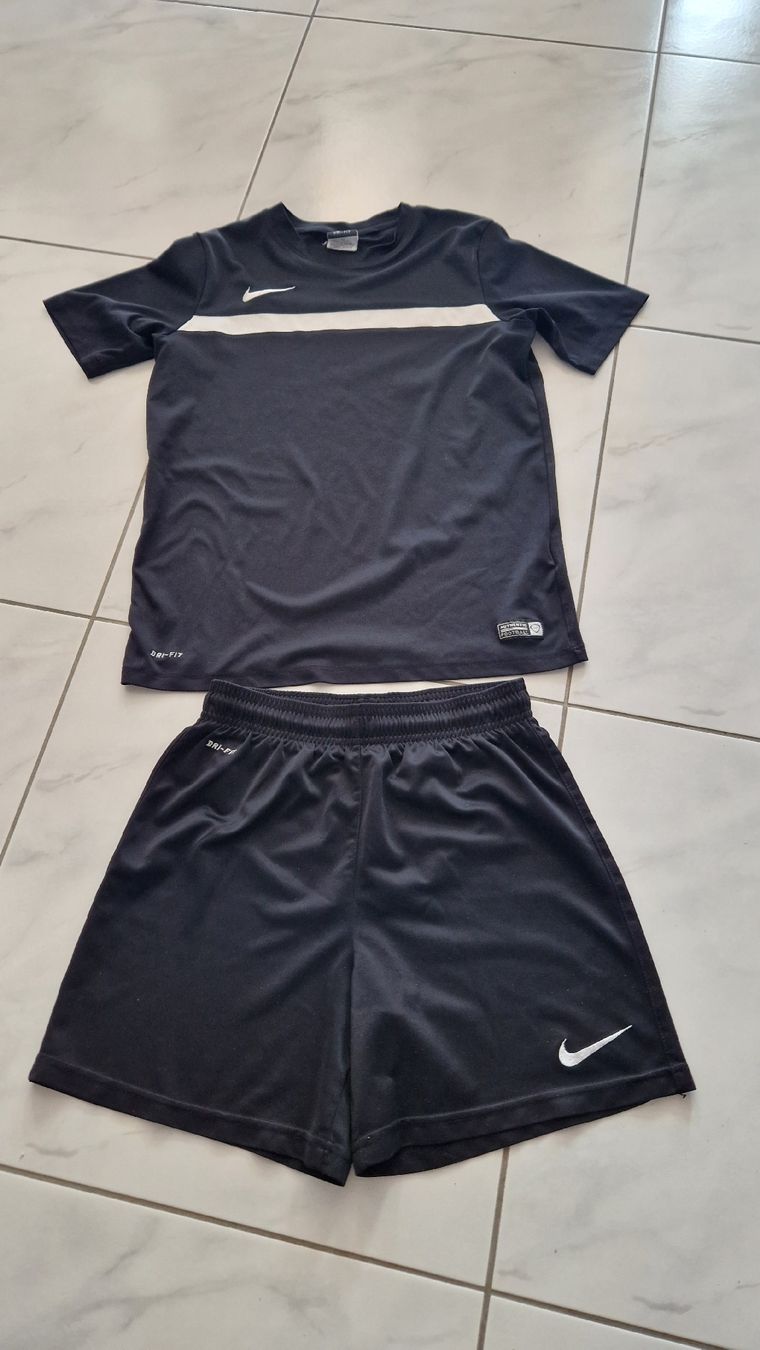 Nike Dri-FIT Fussball Set, Gr. M-L (10-13 Jahre), Schwarz (Gebraucht ...