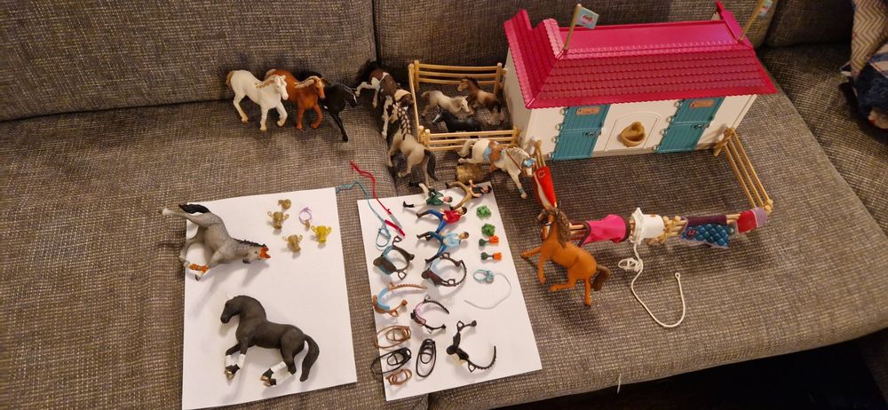 Schleich Horse Club stall mit viel zubehõr (Gebraucht) in Bitsch für ...