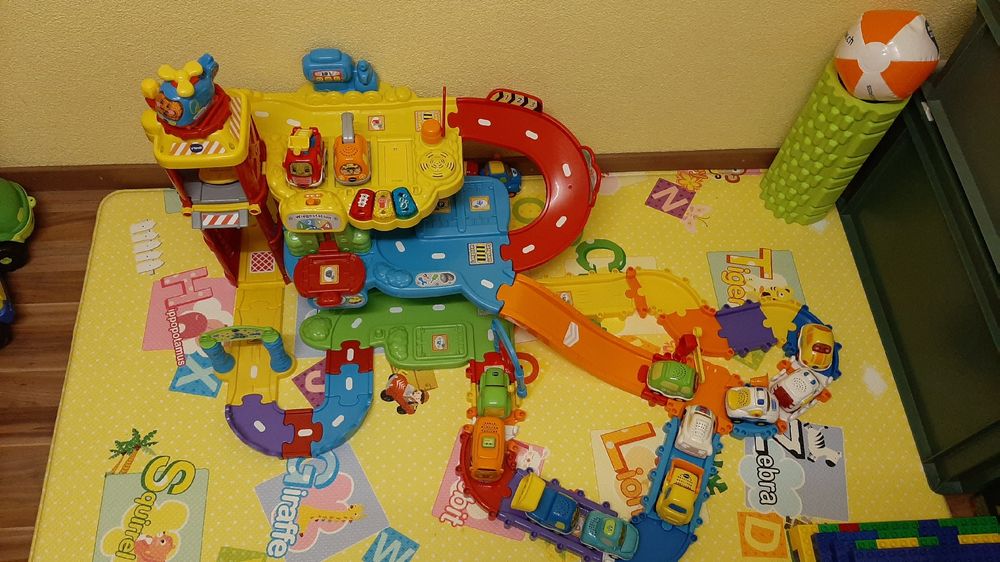 tut tut Baby Flitzer Autogarage mit Erweiterung und 3 Autos (Gebraucht ...