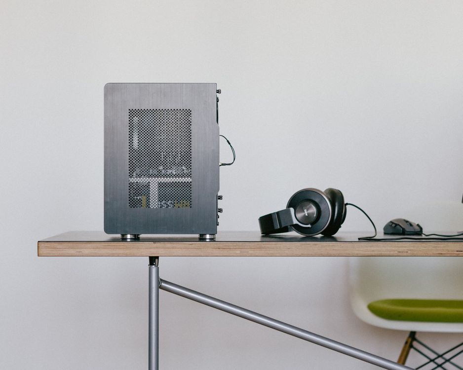 Kompakter High End Office PC – Xeon, Windows 11 (Gebraucht) in Olten ...