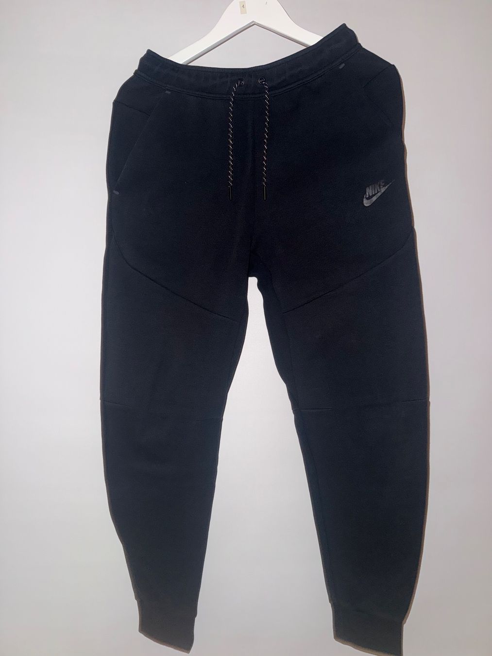 Nike Tech Hosen Schwarz S (Gebraucht) in Mühledorf BE für CHF 20 – mit ...
