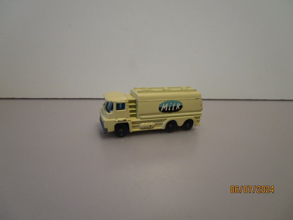 HUSKY MILK TANKER - 1968/1969 (Gebraucht) in Chêne-Bourg für CHF 7 ...