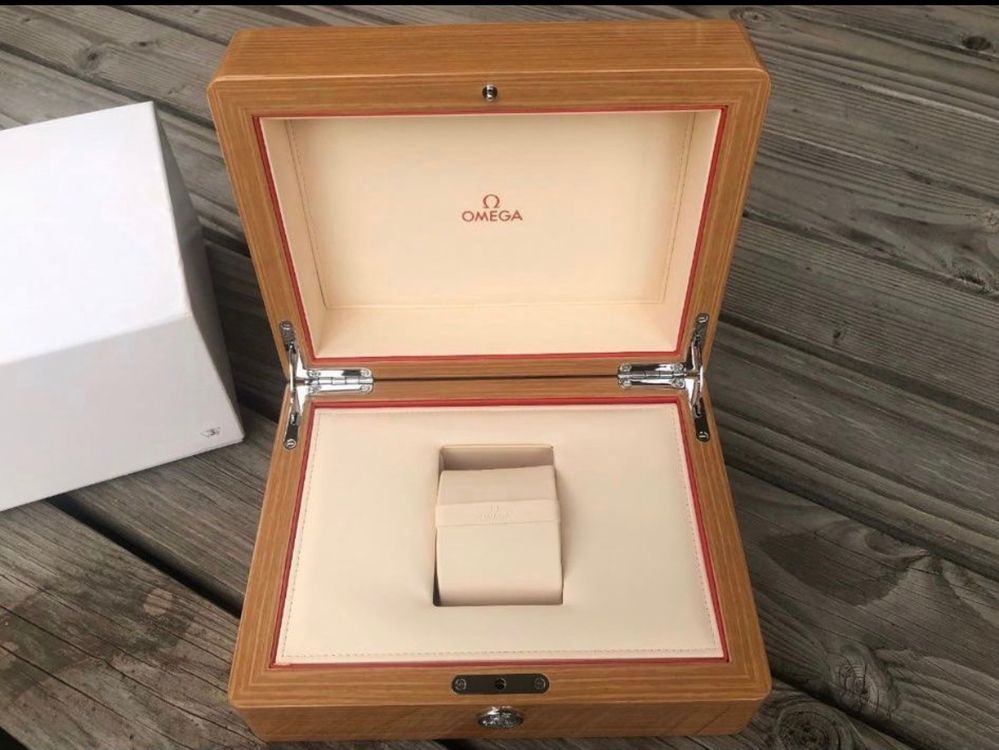 Omega Wooden Box - NEW | Kaufen auf Ricardo