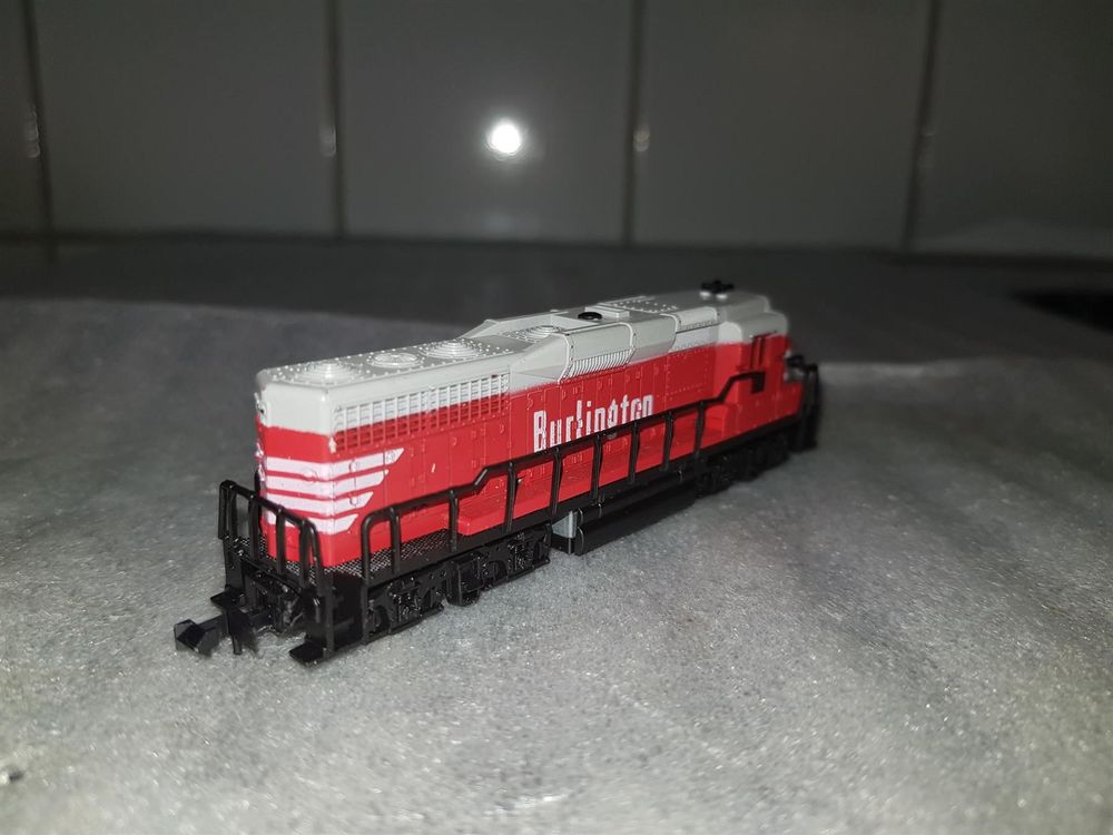 ATLAS/ROCO Diesellok GP-9 Burlington (Neu (gemäss Beschreibung)) in ...