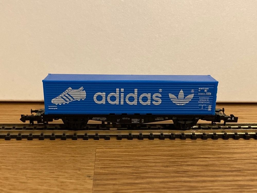Minitrix 3563 Container-Tragewagen „Adidas“ (Neu und originalverpackt ...