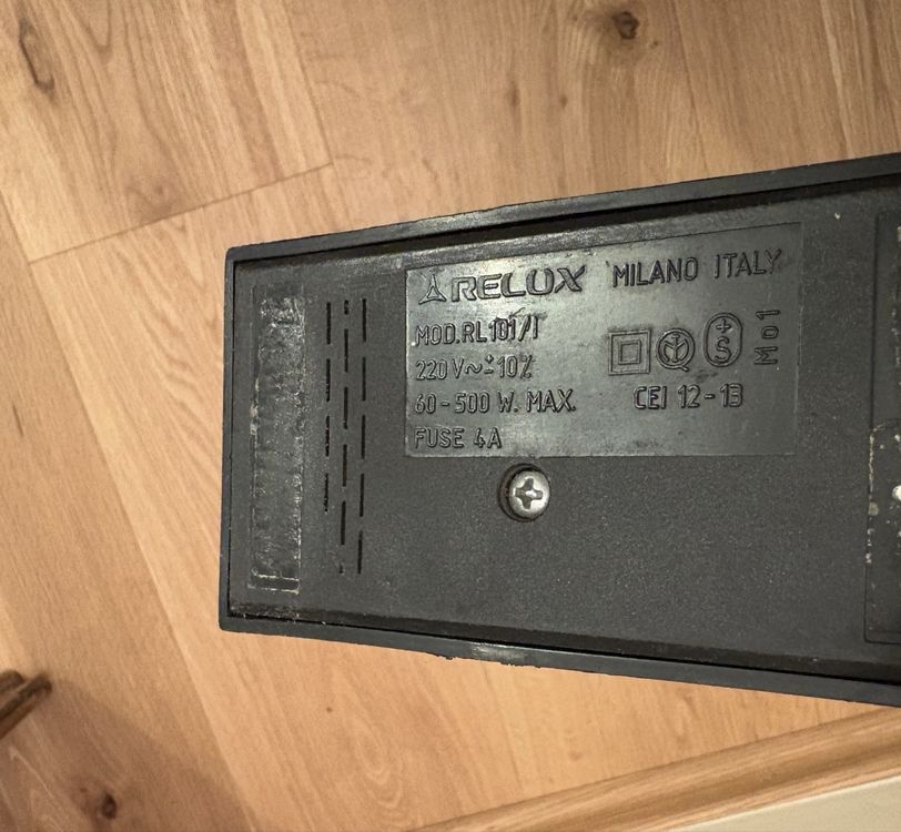 Elegant Black Floor Lamp - Italian Design, Relux Milano🇮🇹 (Gebraucht) in Aarau für CHF 20 – nur ...