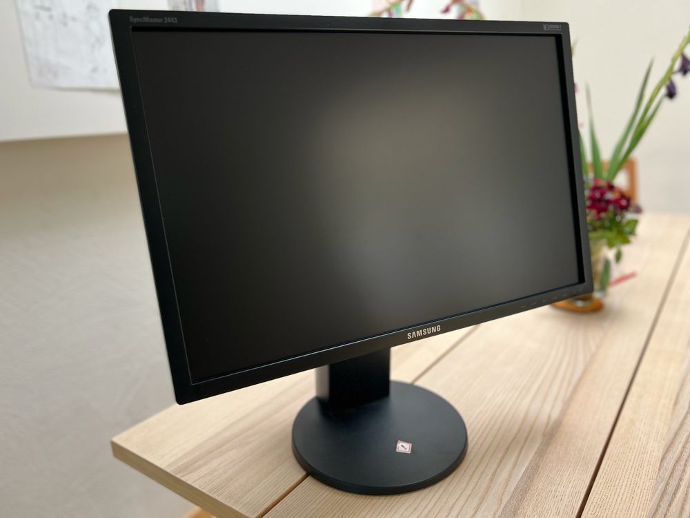 Samsung 24" SyncMaster 2443 1920x1200 DVI Monitor, Pivot (Gebraucht) in ...