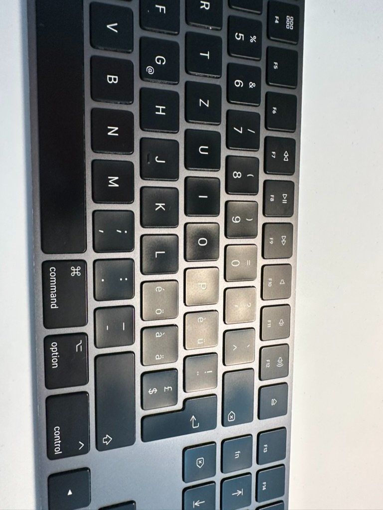 Apple Magic Keyboard CH-Deutsch - A1843 - Space grey (Gebraucht) in ...