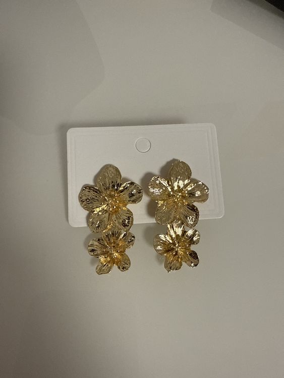 Goldene Statement Ohrringe Blumenmuster 🌼🌼 (Neu und originalverpackt) in Uznach für CHF 15 – mit ...