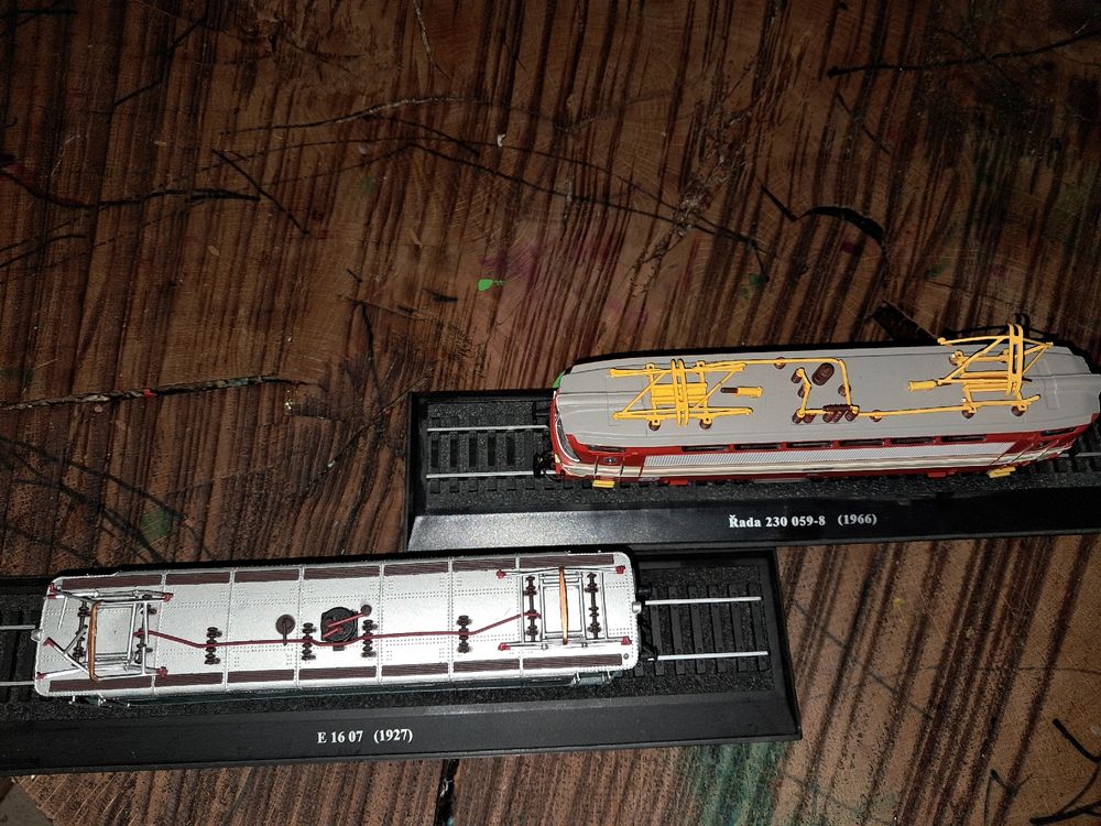Lot de 2 trains miniatures avec des petites pieces Cassée (D'occasion ...