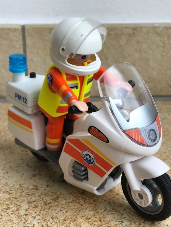 Playmobil Notarzt Motorrad mit Blaulicht (Gebraucht) in Maisprach für ...