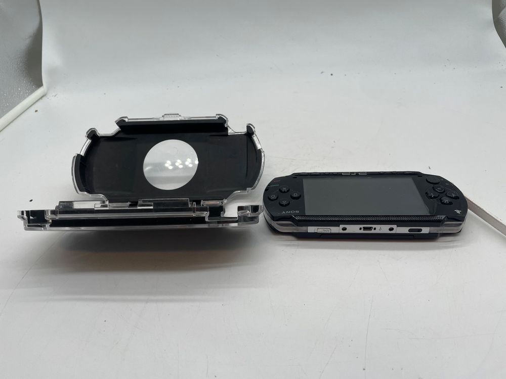 Sony PSP Gaming Konsole mit Cover ungetestet (Defekt) in Zollikerberg ...