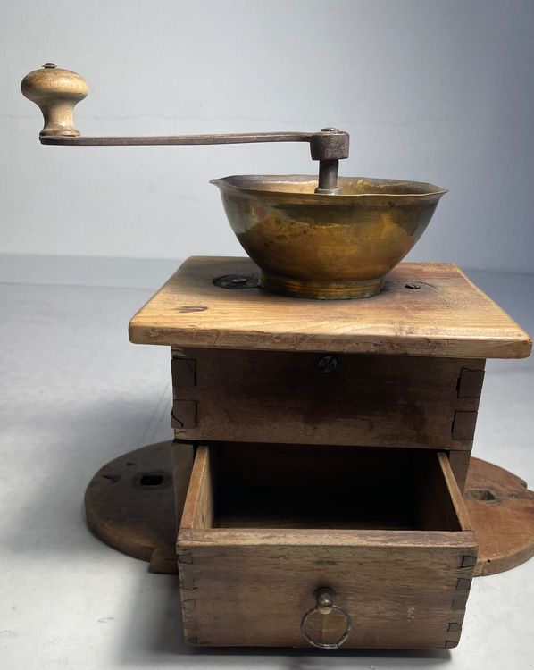 Antike ser Alte Kaffeemühle Holz interessant Kaffee Mühle (Gebraucht) in Baar für CHF 15 – mit ...