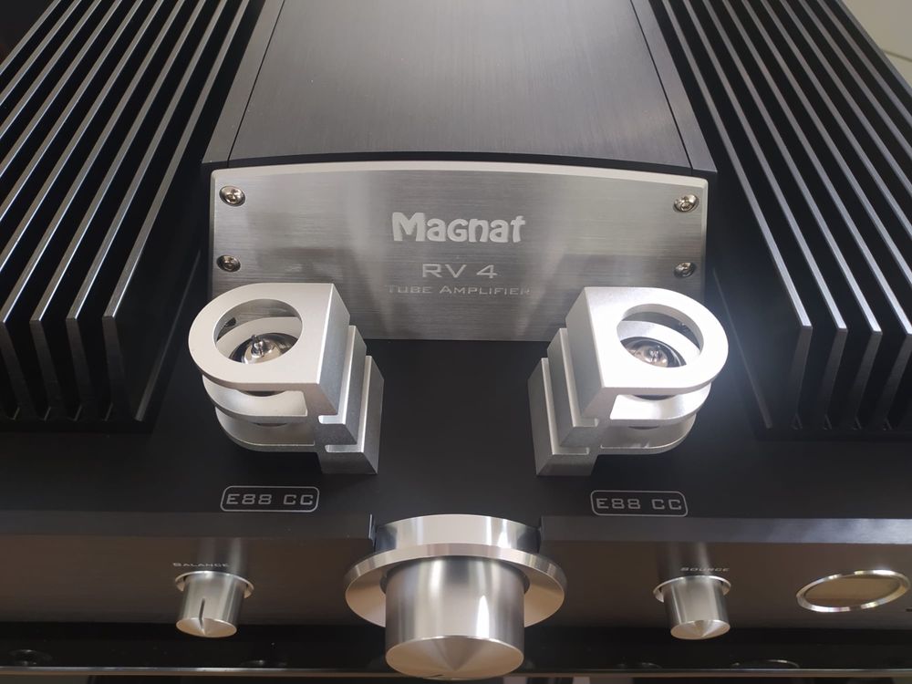 Amplificateur Hybride à tubes Magnat RV4 (Neu und originalverpackt) in ...