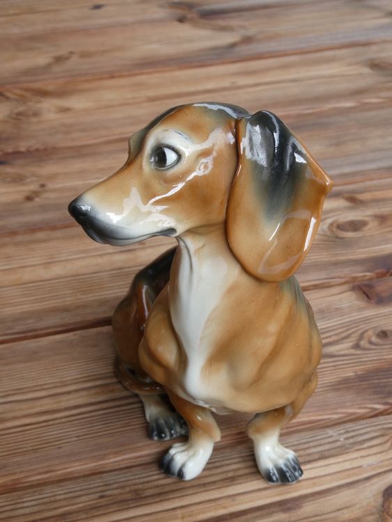 Porzellanfigur Sitzendorf, grosser sitzender Dackel (Gebraucht) in ...