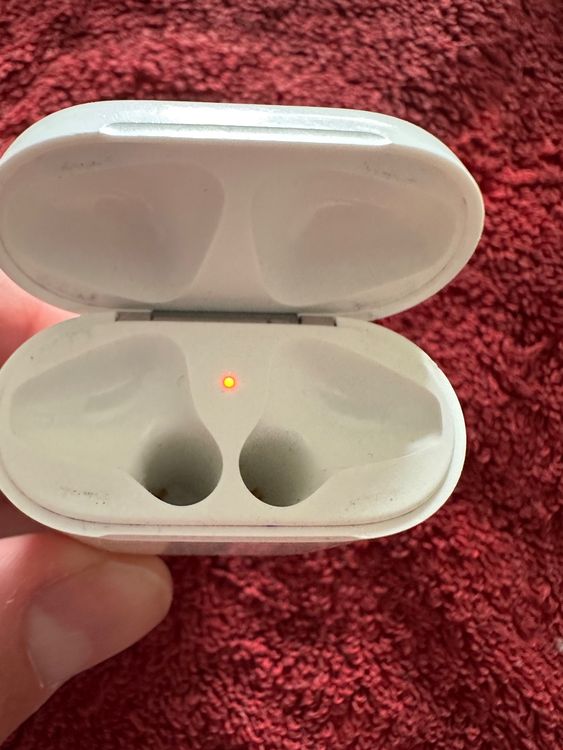 Boîte à AirPods Apple (Gebraucht) in Lausanne für CHF 5 – mit Lieferung ...