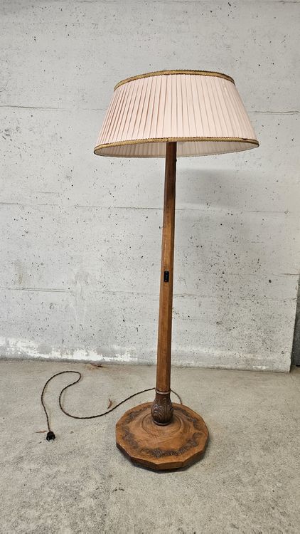 Antike Ständerlampe mit Schirm (Gebraucht) in Zuchwil für CHF 5 – nur Abholung auf Ricardo kaufen