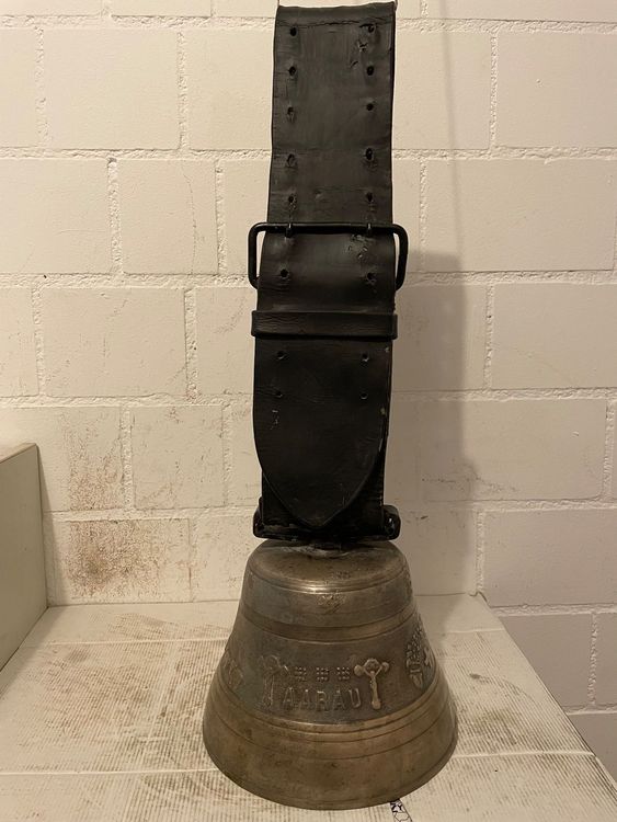 Antike Glocke aus Aarau ab 1.00 Fr. (Gebraucht) in Birrhard für CHF 38 ...