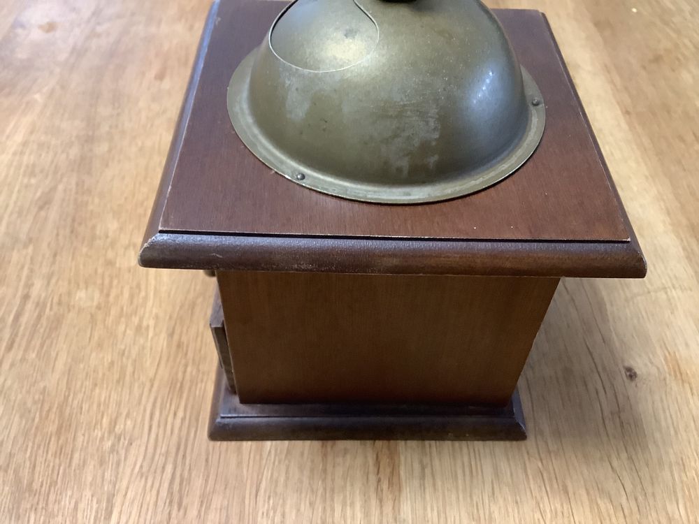 alte Kaffeemühle aus Metall und Holz,Handmühle (Gebraucht) in Fulenbach für CHF 15 – mit ...