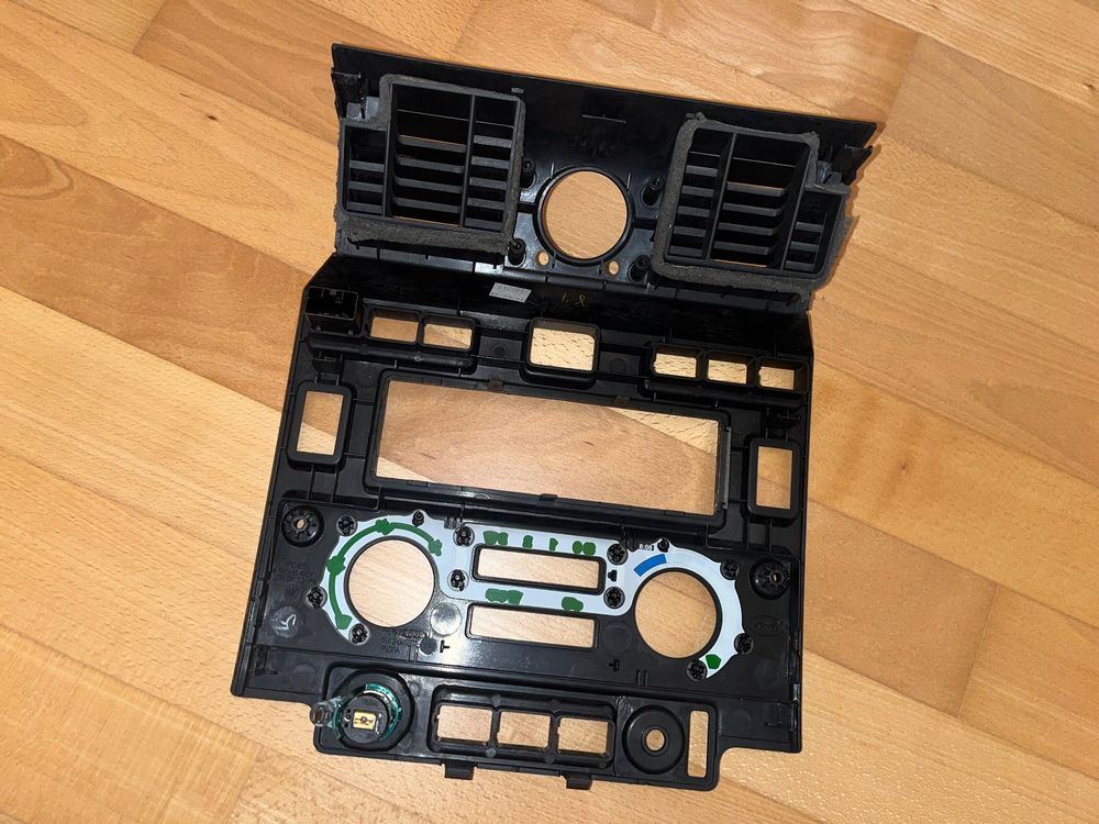 Land Rover Defender Radio Mittelkonsole 2007-2016, original | Kaufen ...