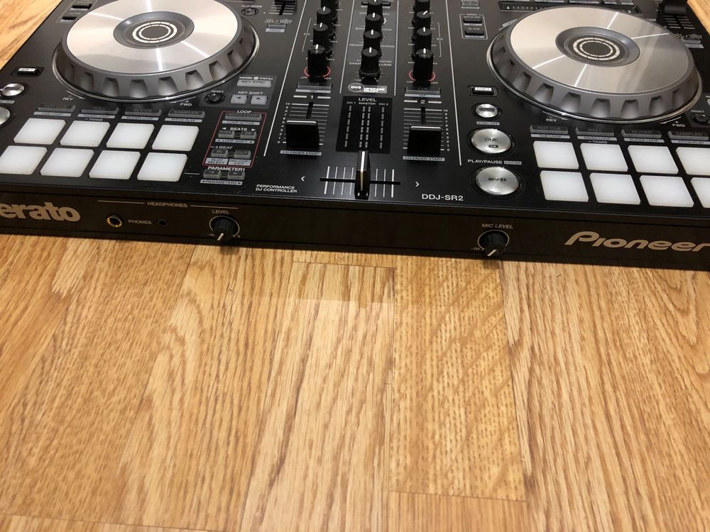 Pioneer DDJ SR-2 Serato Pro DJ Controller (Gebraucht) in Schübelbach ...