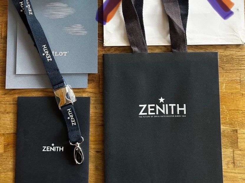 ZENITH official Bag, Stickers & Necklace (Neu (gemäss Beschreibung)) in ...