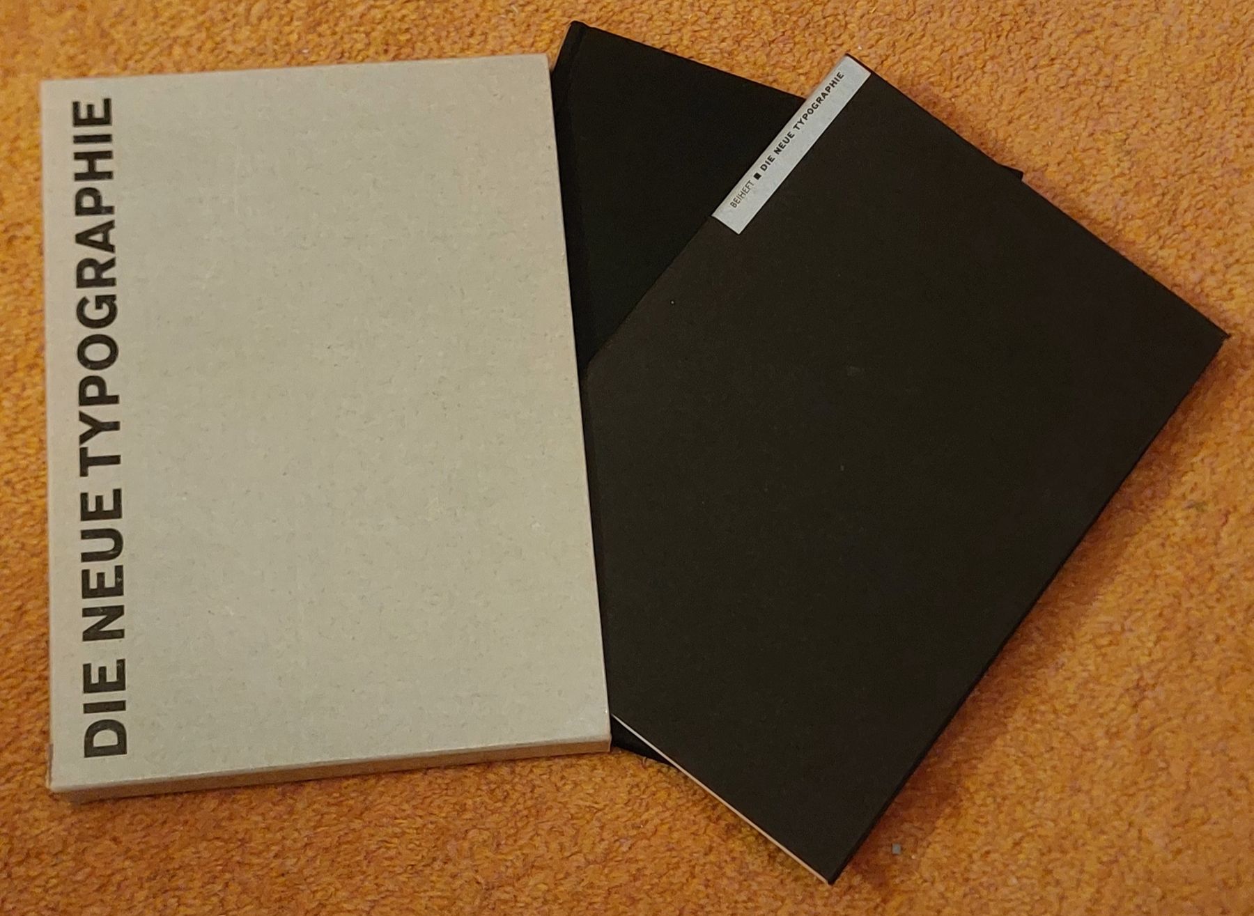 DIE NEUE TYPOGRAFIE. 2. Auflage 1987. NEU originalverpackt. (Neu und ...