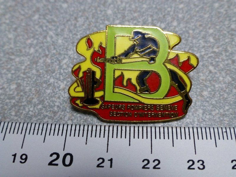 PIN PINS FEUERWEHR SAPEURS POMPIERS FIREFIGHTER (Gebraucht) in ...