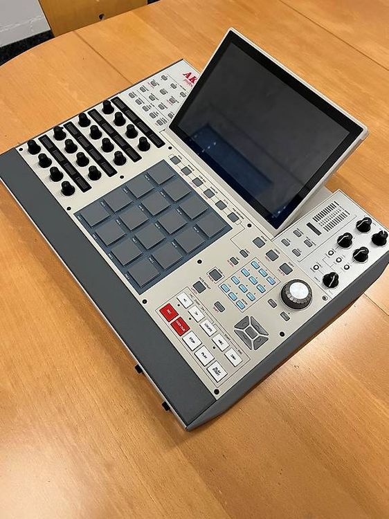AKAI MPCX SE (neuwertig, mit viel Zubehör) (Gebraucht) in Langenthal für CHF 1190 – nur Abholung ...